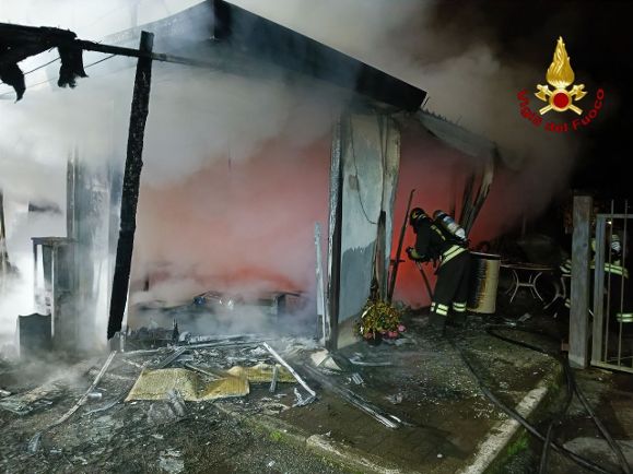 Invorio: bar divorato dalle fiamme - VCO Azzurra TV