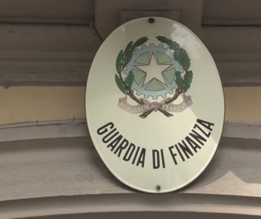Truffa e riciclaggio: Gdf Verbania ha arrestato imprenditore social ...