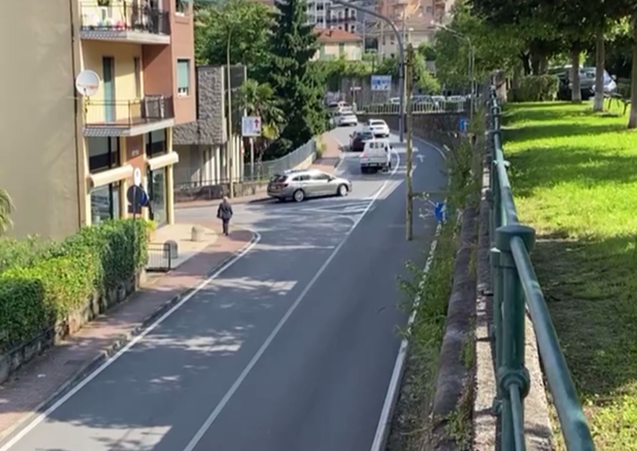 Via Novara più sicura a Omegna. Lavori di Rfi e del comune hanno dato ...